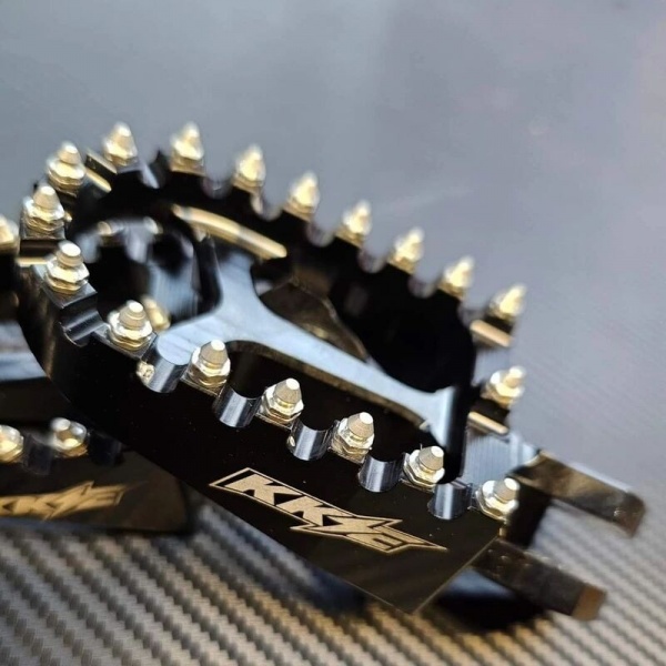 Repose pied CNC noire pour Talaria Sting